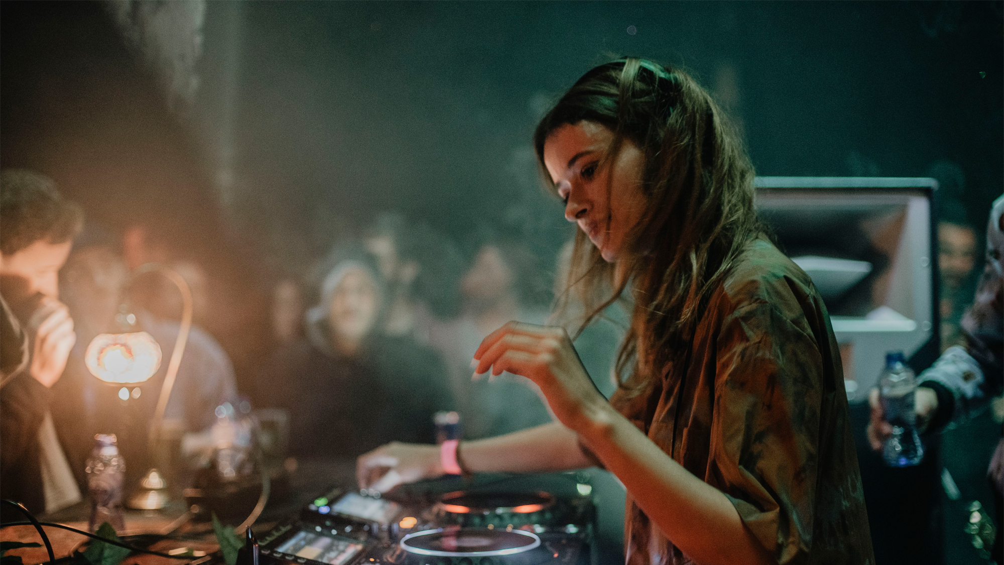 Deer Jade: un’artista tra musica, viaggi e spiritualità – Parkett